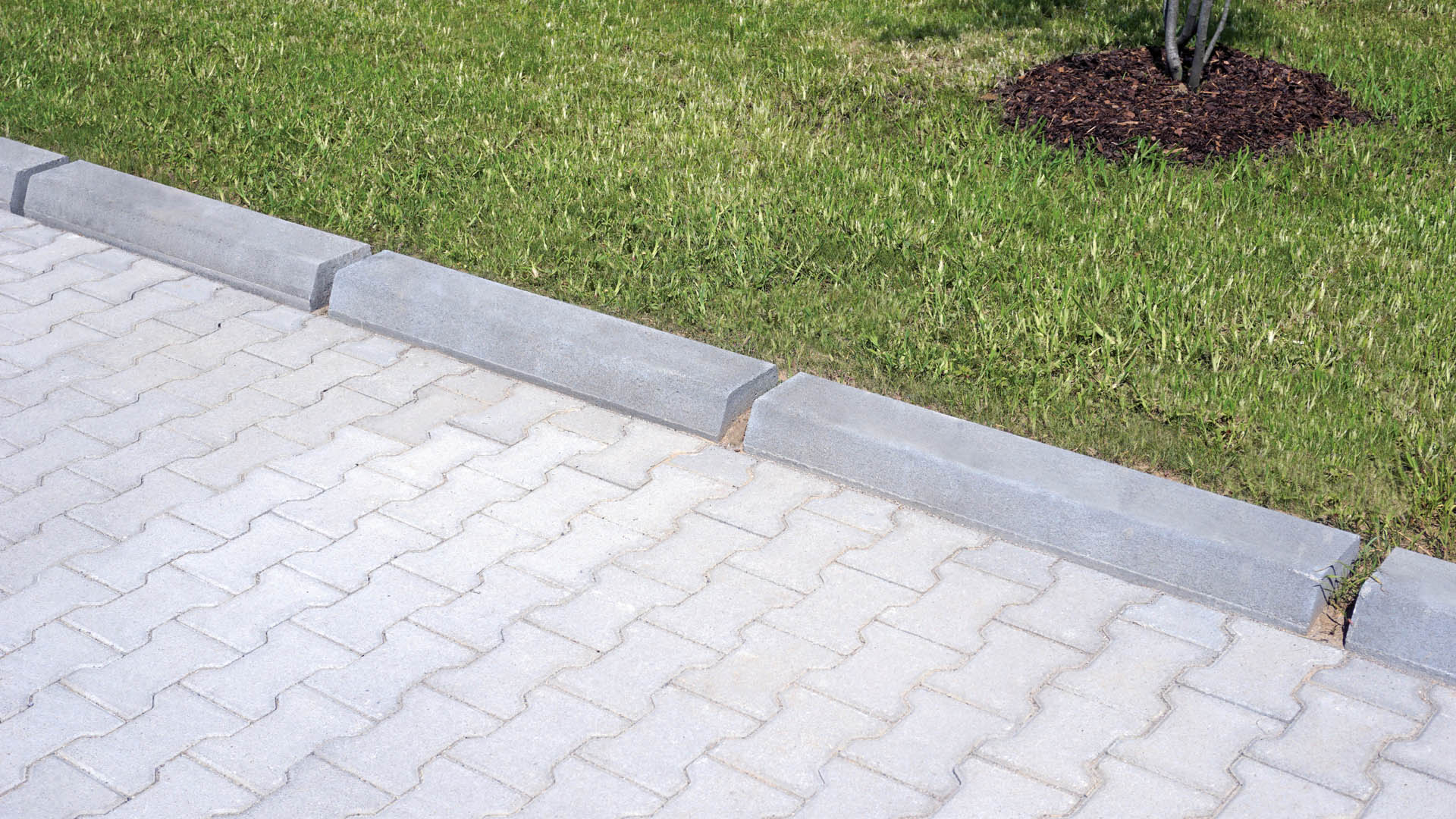 Kiemelt útszegélykő - Frühwald HU